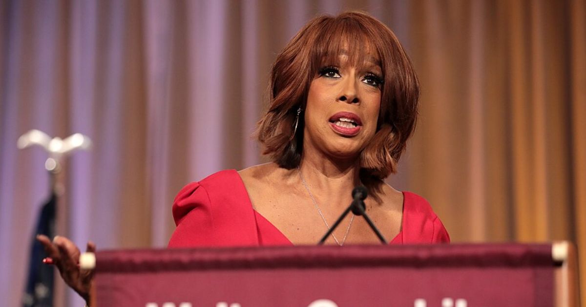 Gayle King, 71, Faces Backlash for Complaining About First-Class Seat ...