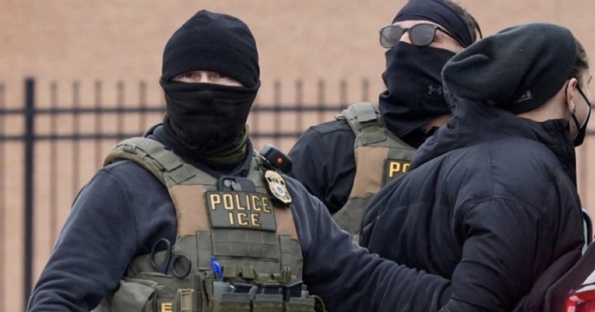 ICE Agents Pulled Guns on Police Officer In Minnesota - Inquisitr News