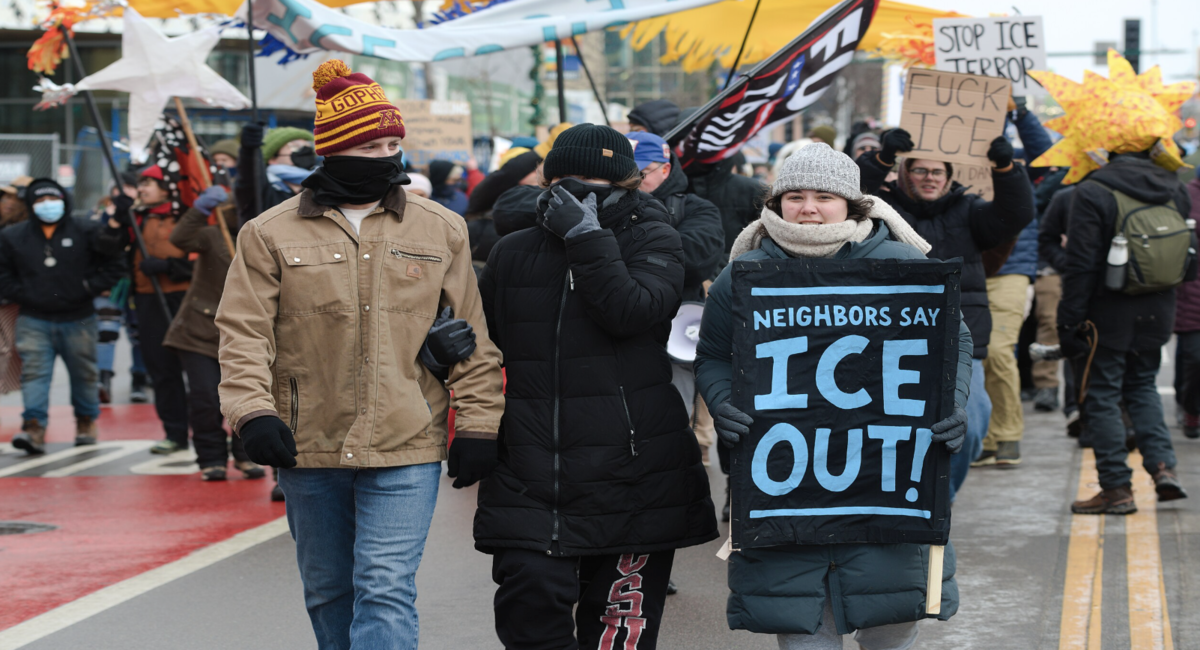 ICE Agent Accused of Drive-By Macing Protesters in Phoenix - Inquisitr News
