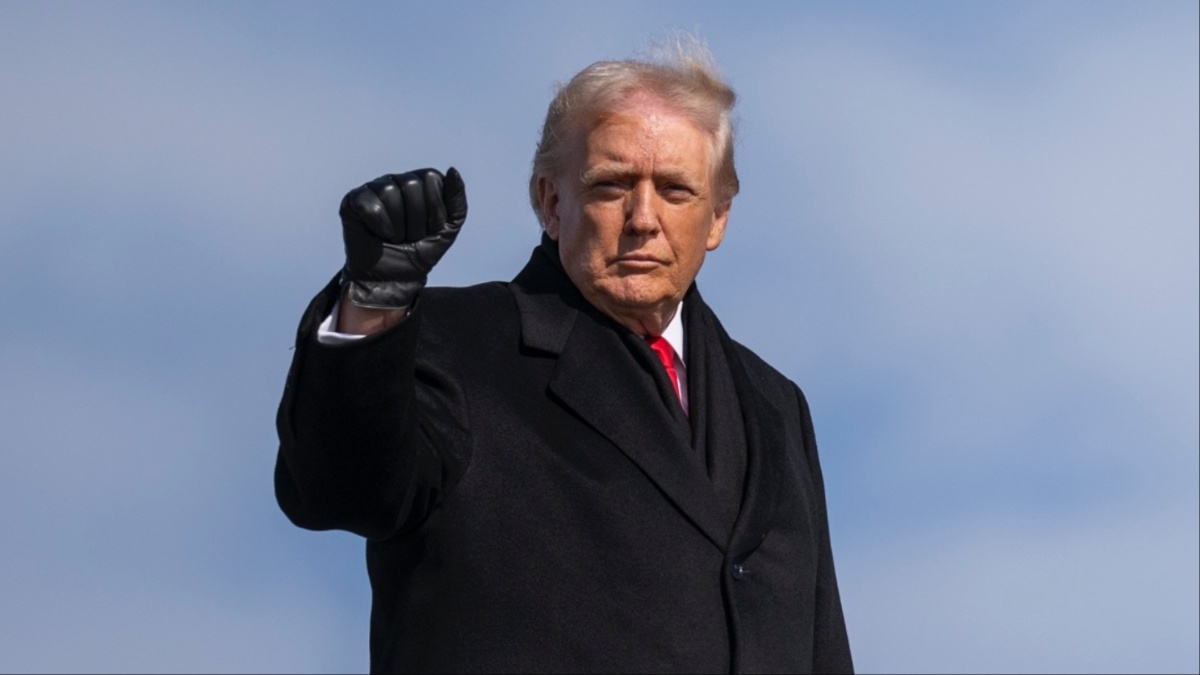 GOP Pollster Delivers Grim Midterm Warning to Donald Trump